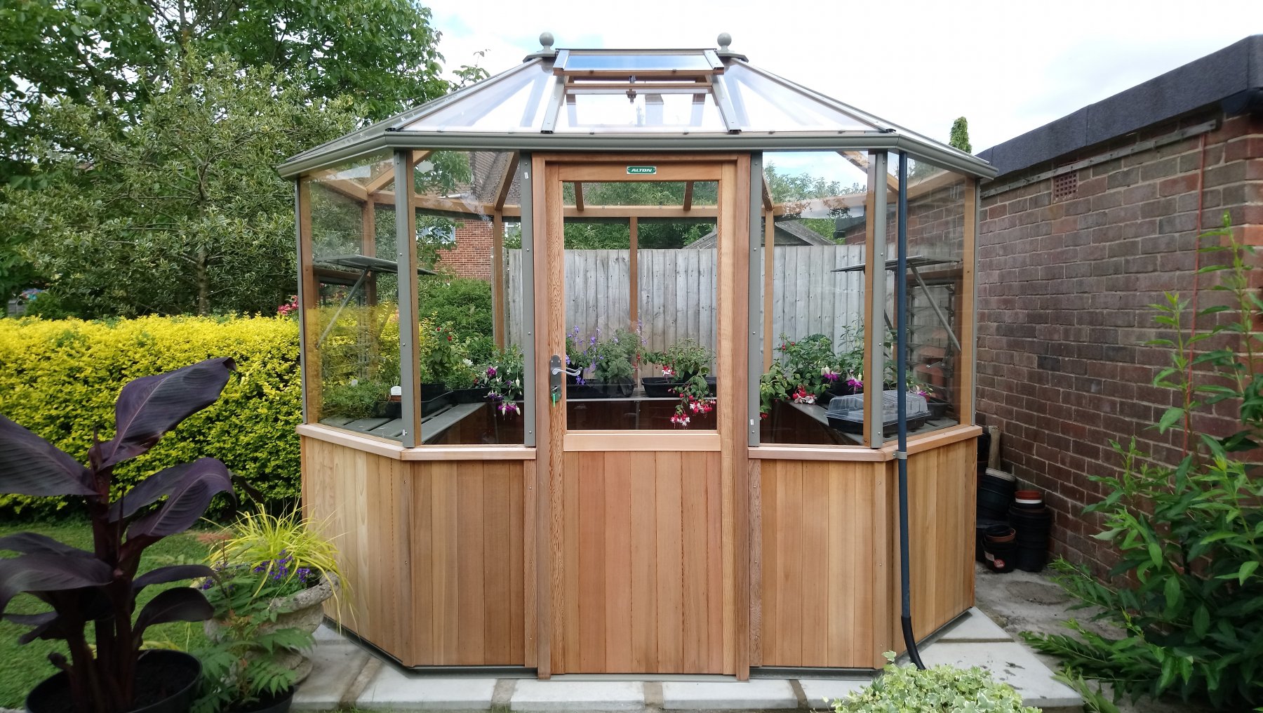 Evolution Octagonal Cedar Greenhouse (9'2" x 6'6") - Alton Greenhouses
